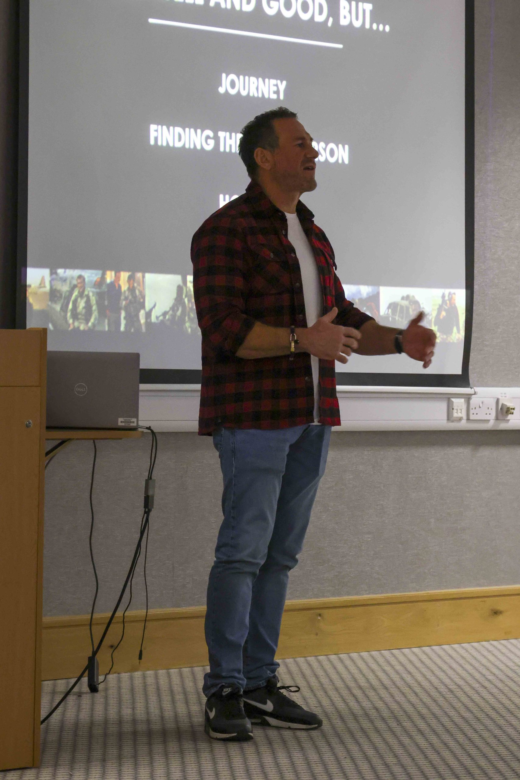 JASON FOX IS A ‘WINNER’ WITH STAFF AT HMNB CLYDE – The Submarine Family